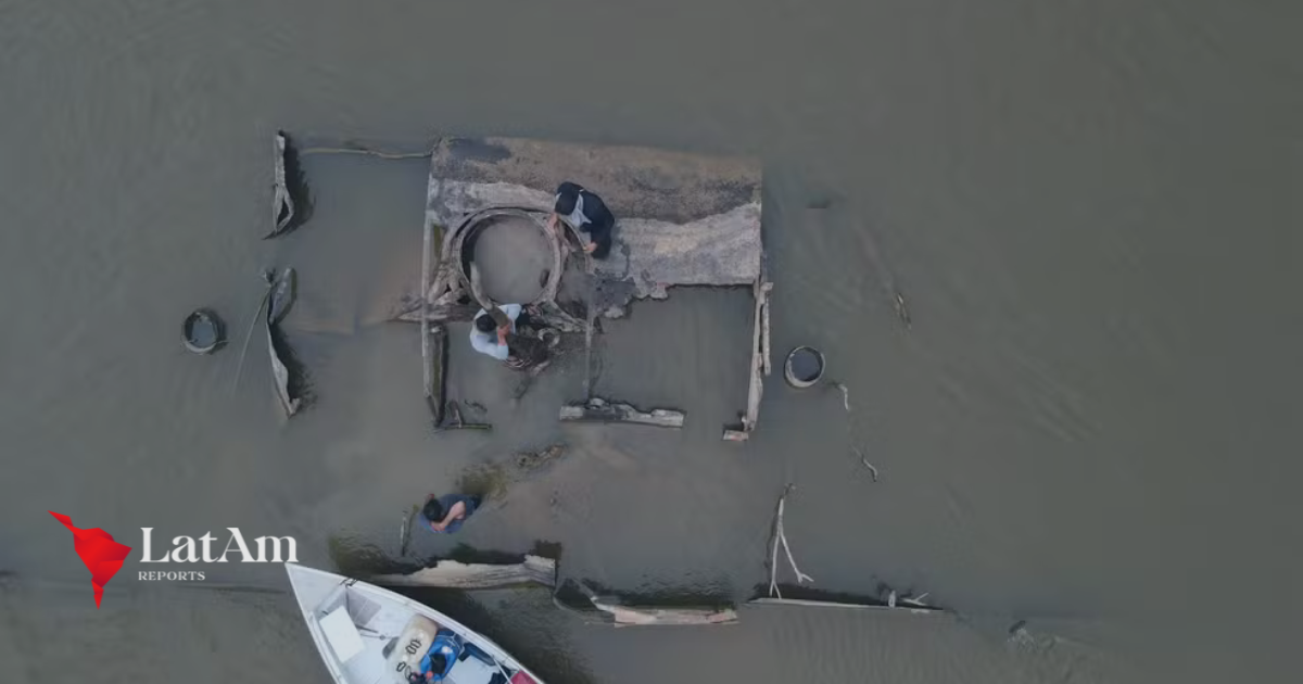 Seca do Rio Madeira revela navio do século XIX no Amazonas Seca do Rio Madeira revela navio do século XIX no Amazonas