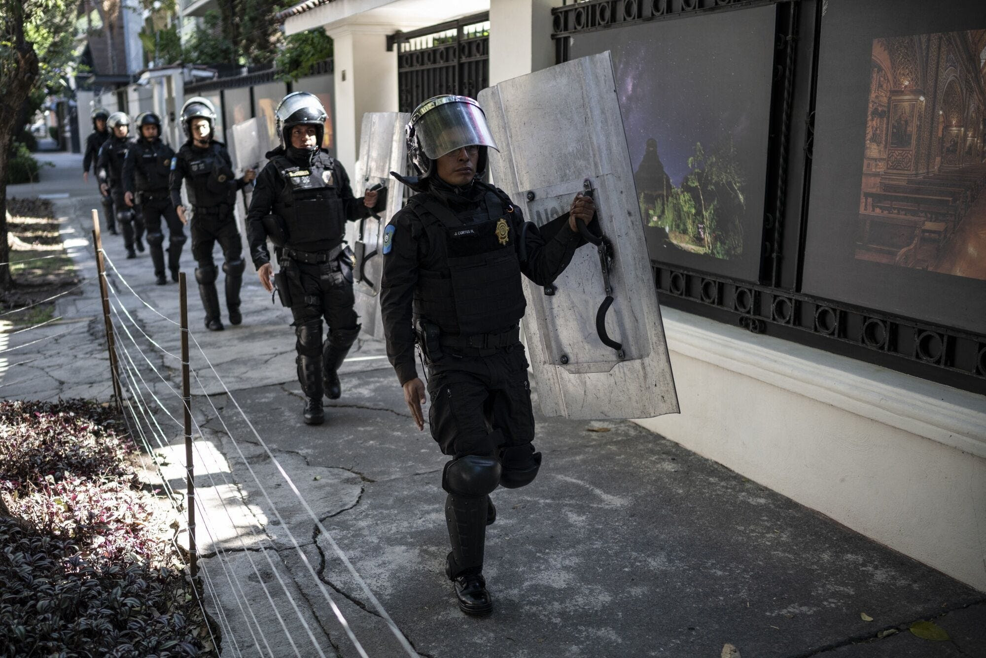 Mexico Breaks Diplomatic Ties with Ecuador After Embassy Raid - LatAm ...